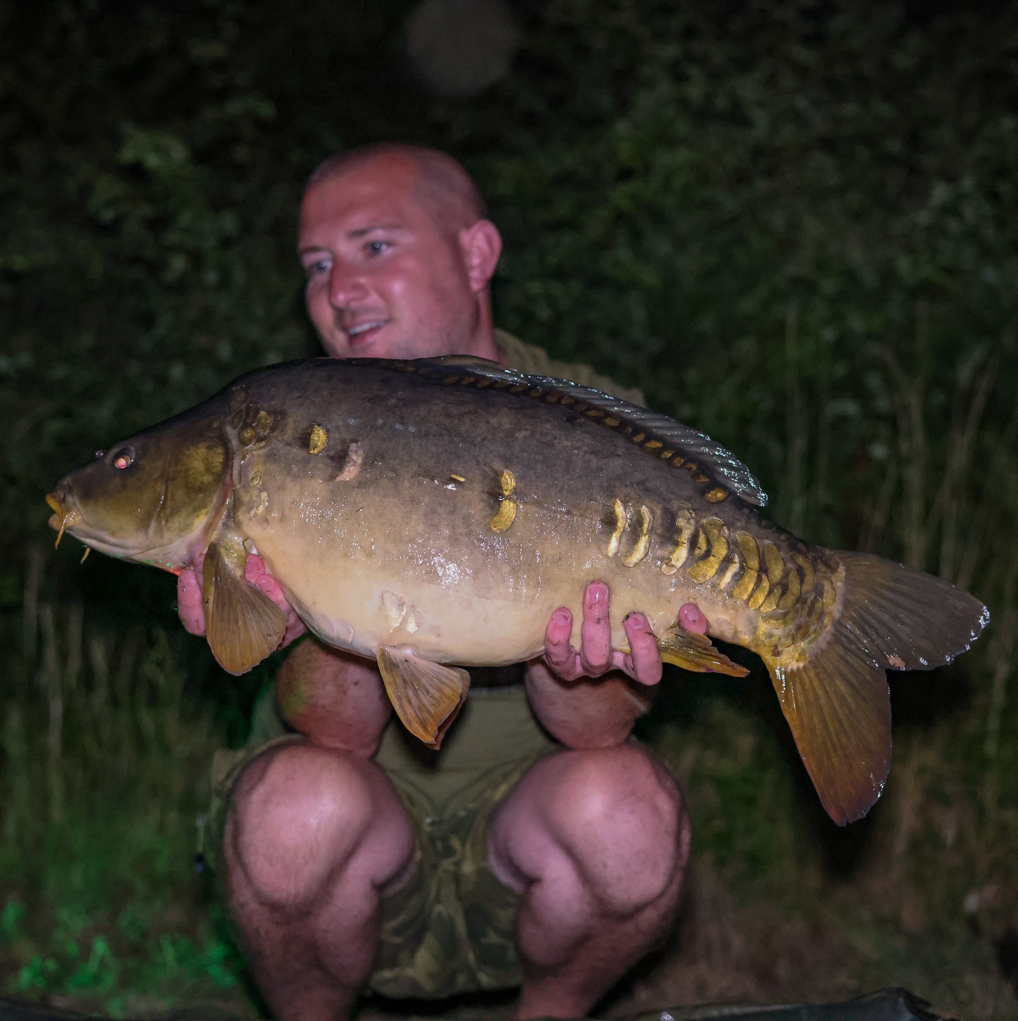 Tar farm night mirror | Total Carp